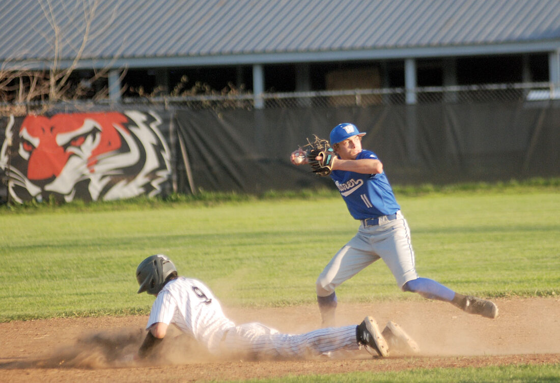 Late arrival: Warren shrugs off slow start and defeats Marietta, 9-3 ...